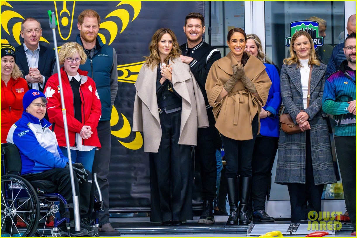 Photo: prince harry wheelchair curling at invictus games 19 | Photo ...