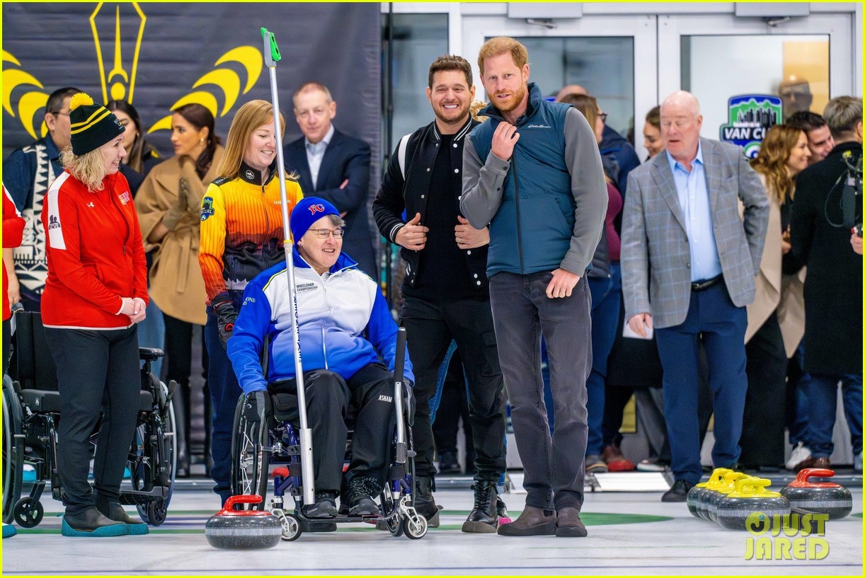Photo: prince harry wheelchair curling at invictus games 51 | Photo ...
