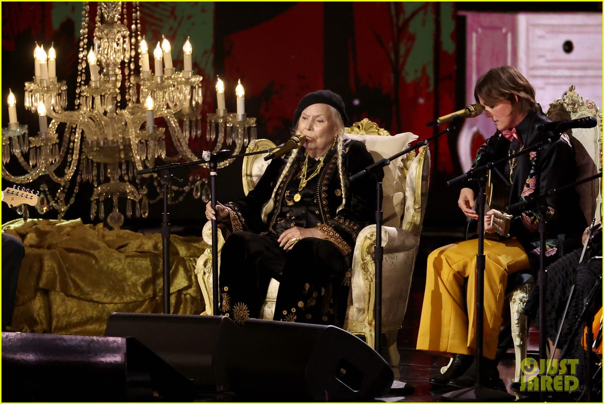 Joni Mitchell Makes Grammys Performance Debut, Wins Her 11th Grammy Award - Watch Now!: Photo ...