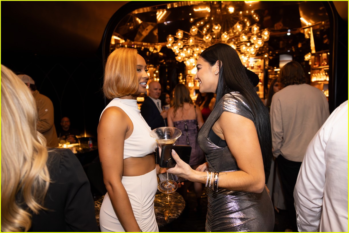 Kayla Nicole Hangs with 49ers WAGs Ahead of Super Bowl 2024: Photo ...