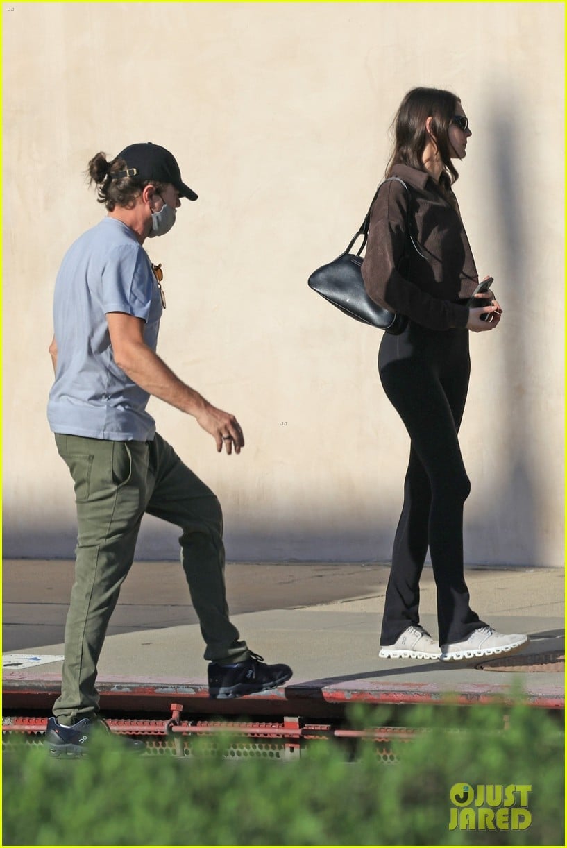 Leonardo DiCaprio Sports Man Bun During Day Out with Girlfriend ...