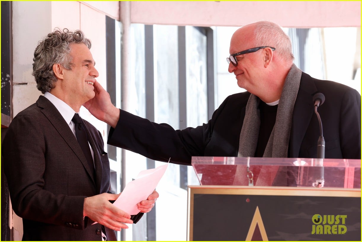 Mark Ruffalo & Jennifer Garner Recreate Iconic '13 Going on 30' Scene ...