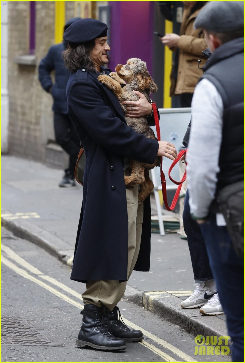Orlando Bloom Channels a Christmas Elf, Cuddles With a Puppy on Set of ...