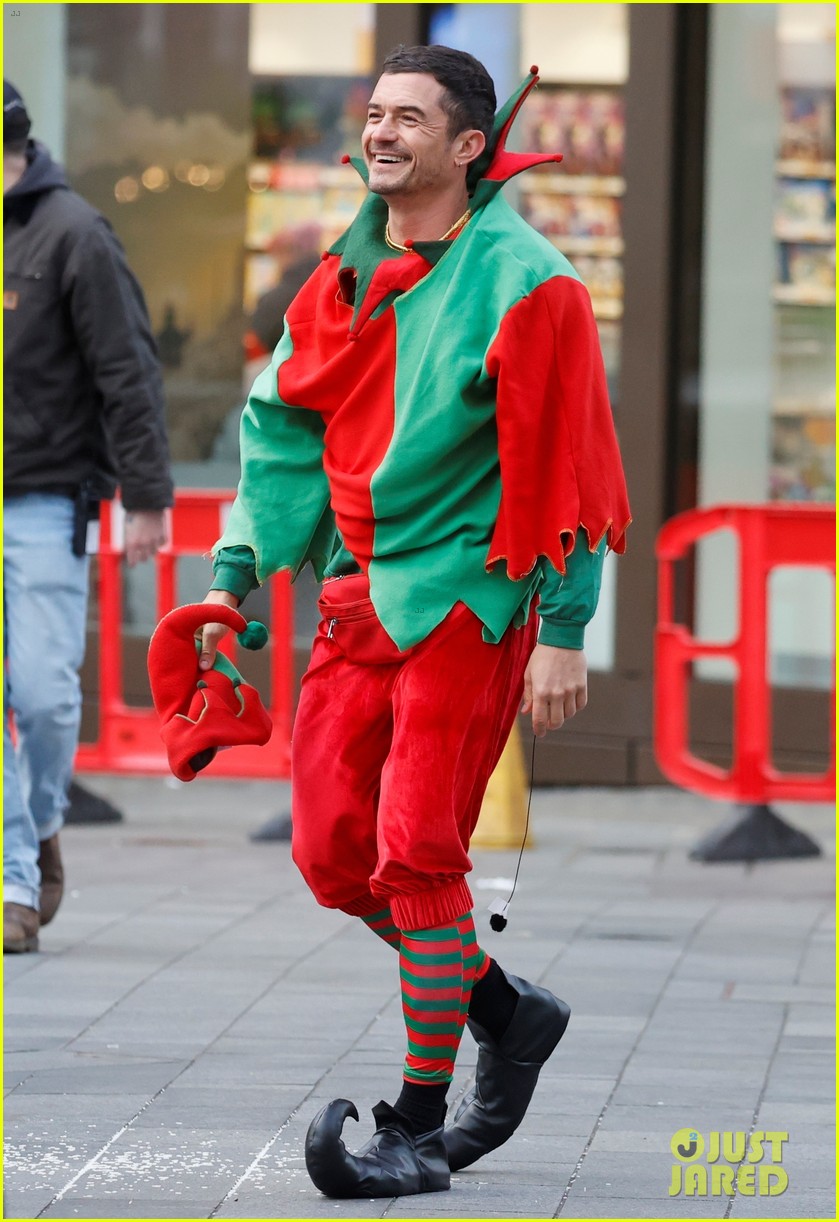 Orlando Bloom Channels a Christmas Elf, Cuddles With a Puppy on Set of ...