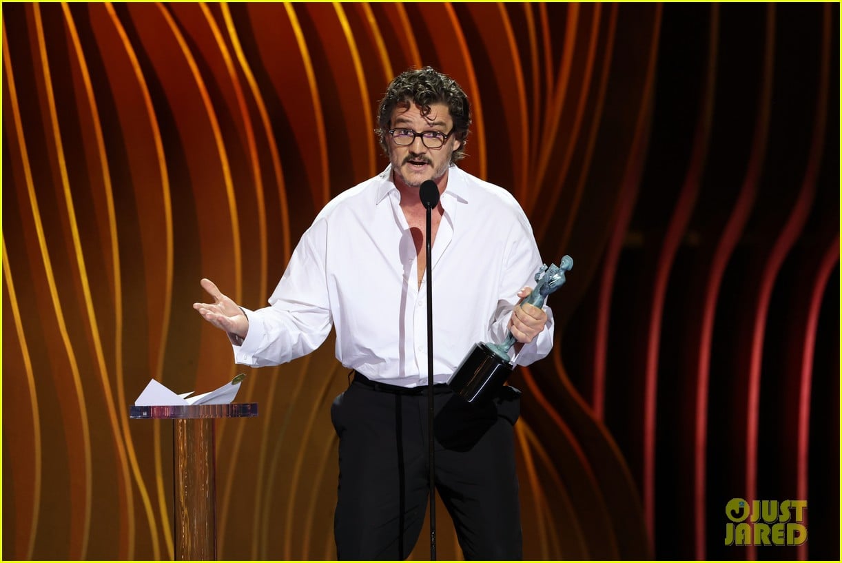 Pedro Pascal Jokes He's a 'Little Drunk' While Accepting Best TV Drama ...