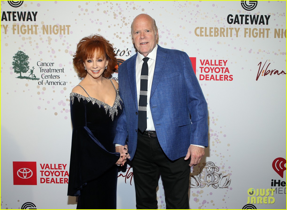 Who Is Reba McEntire's Boyfriend? She Started Dating Rex Linn in 2020 ...