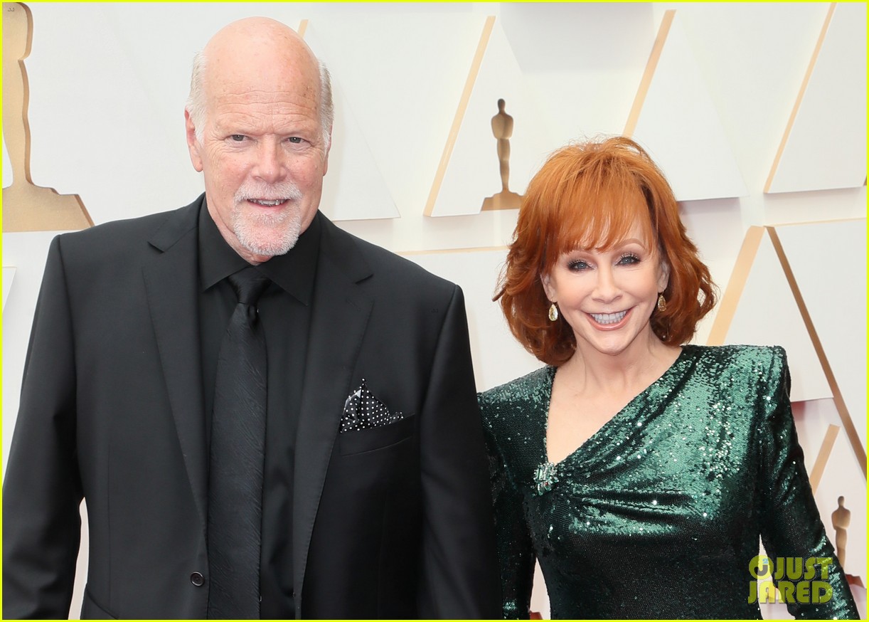 Who Is Reba McEntire's Boyfriend? She Started Dating Rex Linn in 2020, But Has Known Him Since ...