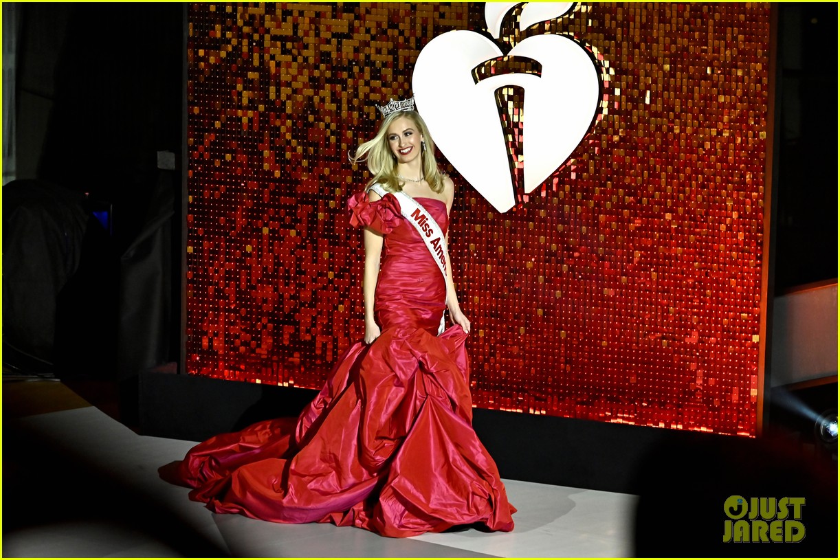 Demi Lovato Heats Up the Red Carpet & Stage During Red Dress Collection ...