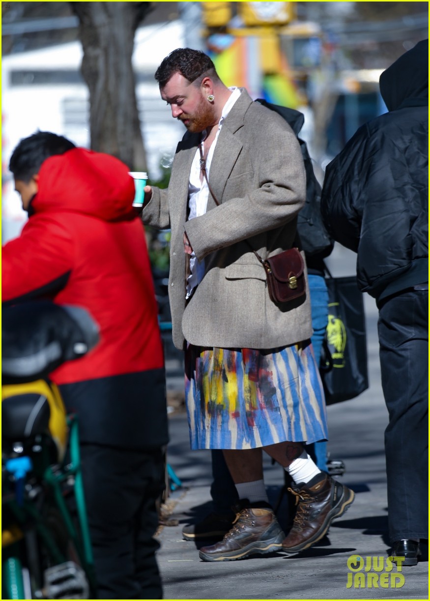 Sam Smith & Boyfriend Christian Cowan Share a Hug & Kiss Before Parting ...