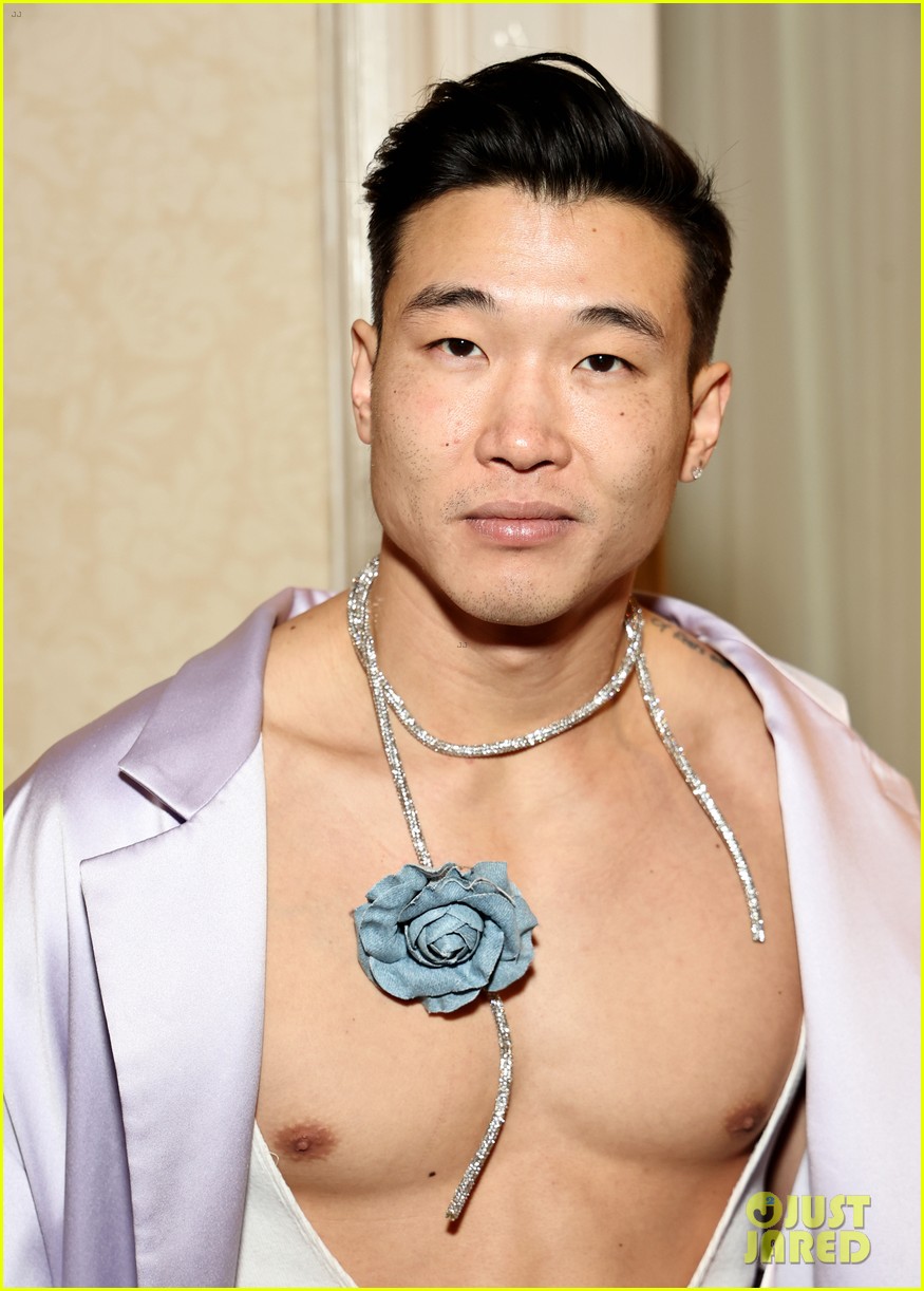 Sam Smith & Boyfriend Christian Cowan Stroll Arm-in-Arm Around NYC ...