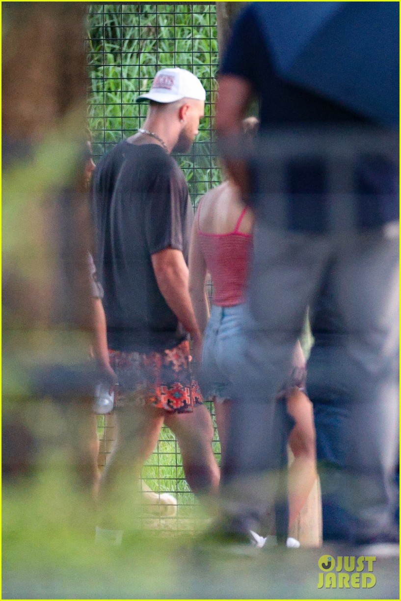 Taylor Swift & Travis Kelce Spotted at Sydney Zoo, Photos Show Them Touring with Sabrina ...