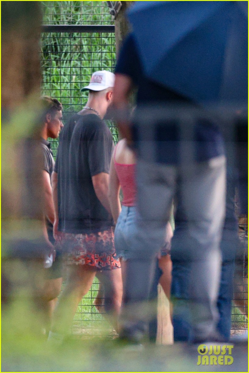 Taylor Swift & Travis Kelce Spotted at Sydney Zoo, Photos Show Them Touring with Sabrina ...