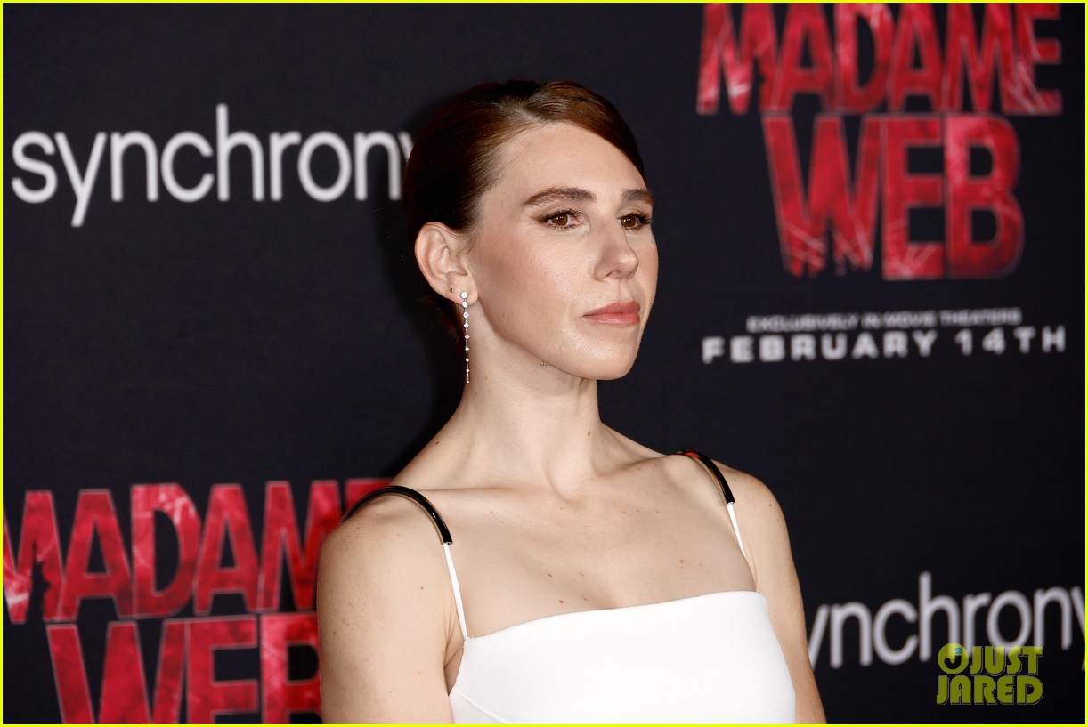 Sydney Sweeney, Emma Roberts & More Join Dakota Johnson at 'Madame Web ...