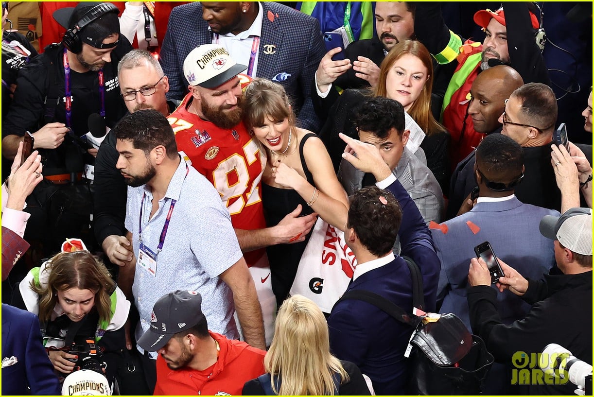 Taylor Swift & Travis Kelce Kiss After Super Bowl Win - Every Photo & Video!: Photo 5013340 ...