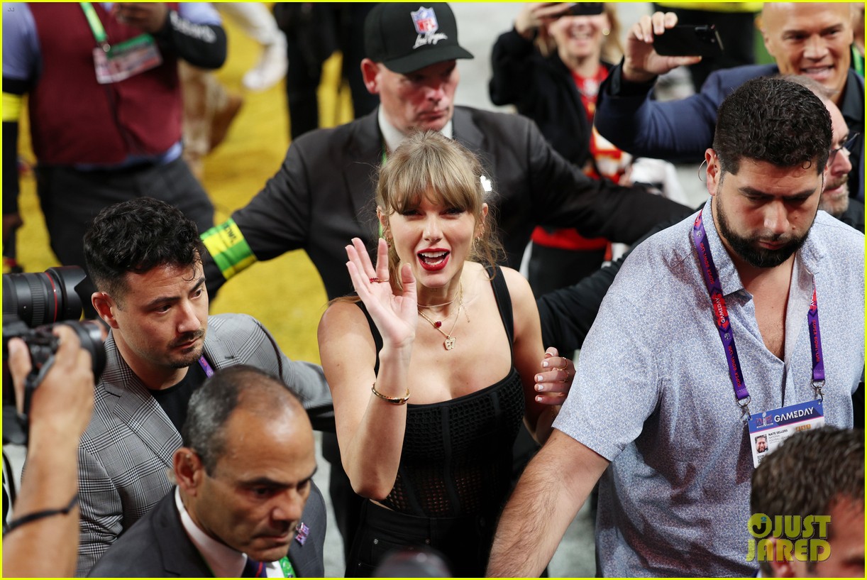 Taylor Swift & Travis Kelce Kiss After Super Bowl Win - Every Photo & Video!: Photo 5013343 ...