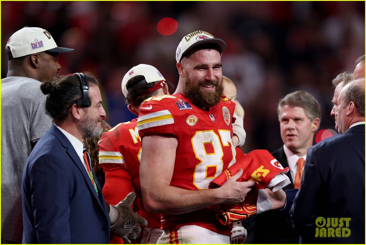 Taylor Swift & Travis Kelce Kiss After Super Bowl Win - Every Photo & Video!: Photo 5013349 ...