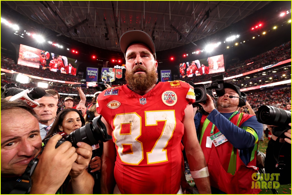 Taylor Swift & Travis Kelce Kiss After Super Bowl Win - Every Photo ...