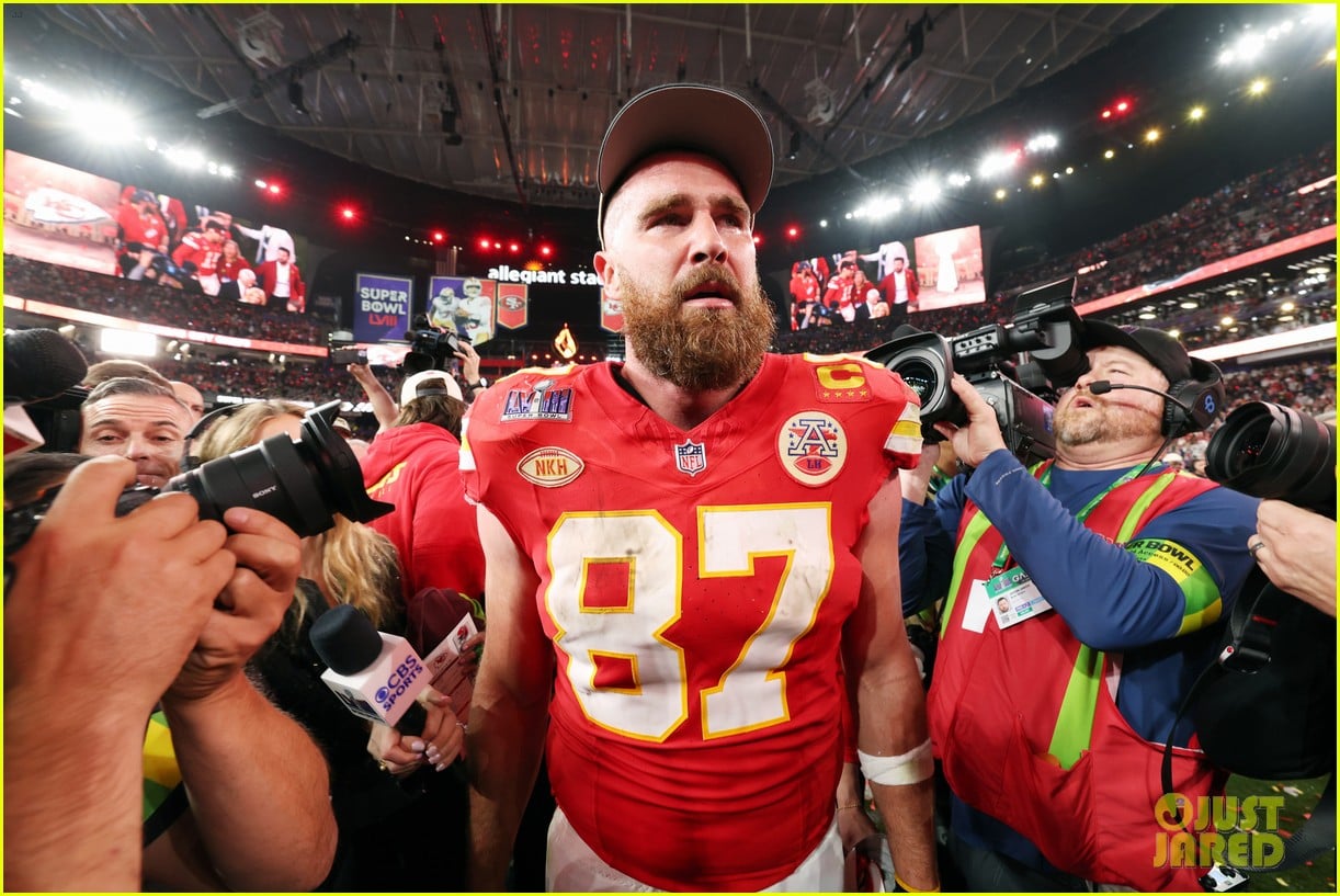 Taylor Swift & Travis Kelce Kiss After Super Bowl Win - Every Photo ...