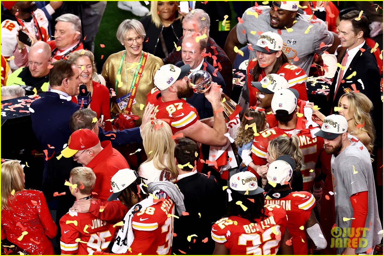 Taylor Swift & Travis Kelce Kiss After Super Bowl Win - Every Photo & Video!: Photo 5013360 ...