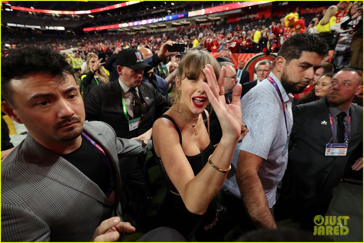 Taylor Swift & Travis Kelce Kiss After Super Bowl Win - Every Photo & Video!: Photo 5013364 ...