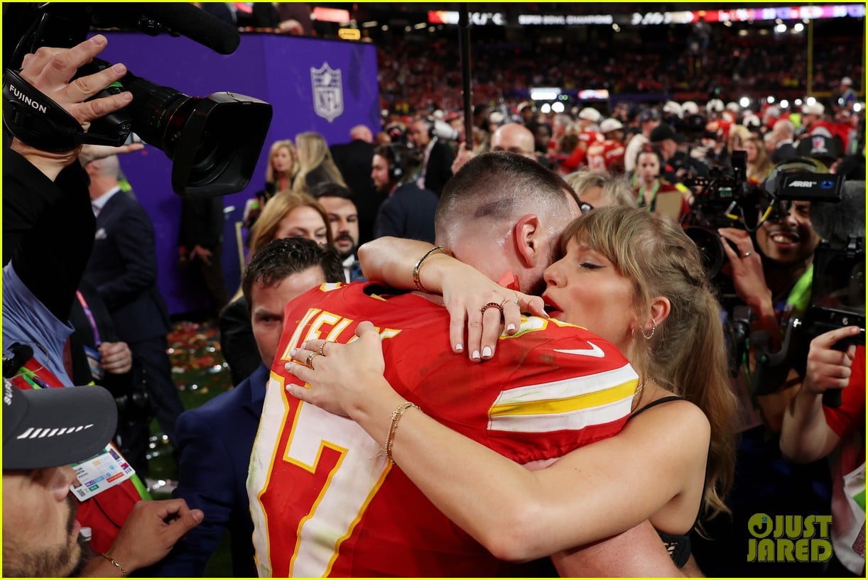 Taylor Swift & Travis Kelce Kiss After Super Bowl Win - Every Photo & Video!: Photo 5013370 ...