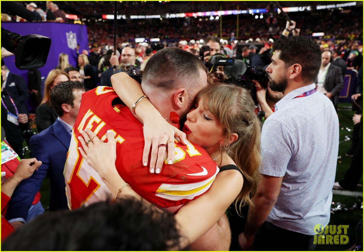 Taylor Swift & Travis Kelce Kiss After Super Bowl Win - Every Photo & Video!: Photo 5013371 ...