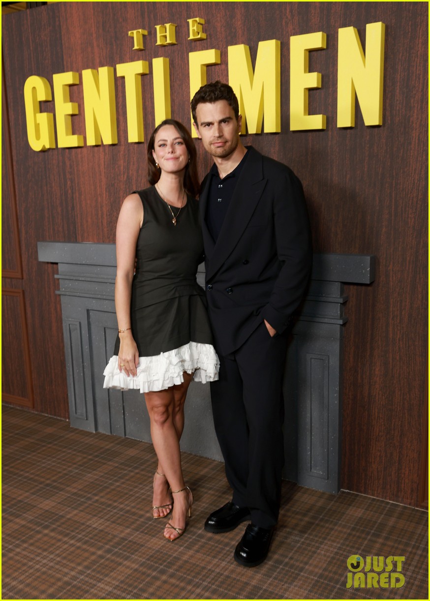 Theo James Joins Daniel Ings & Kaya Scodelario at 'The Gentlemen' Photo Call in L.A.: Photo ...