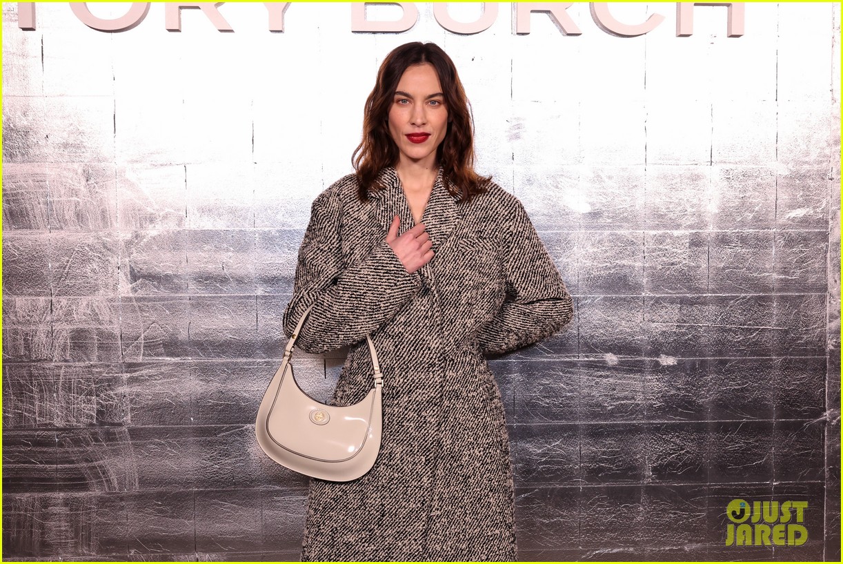 Uma Thurman, Natasha Lyonne, & Awkwafina Check Out Tory Burch's NYFW ...