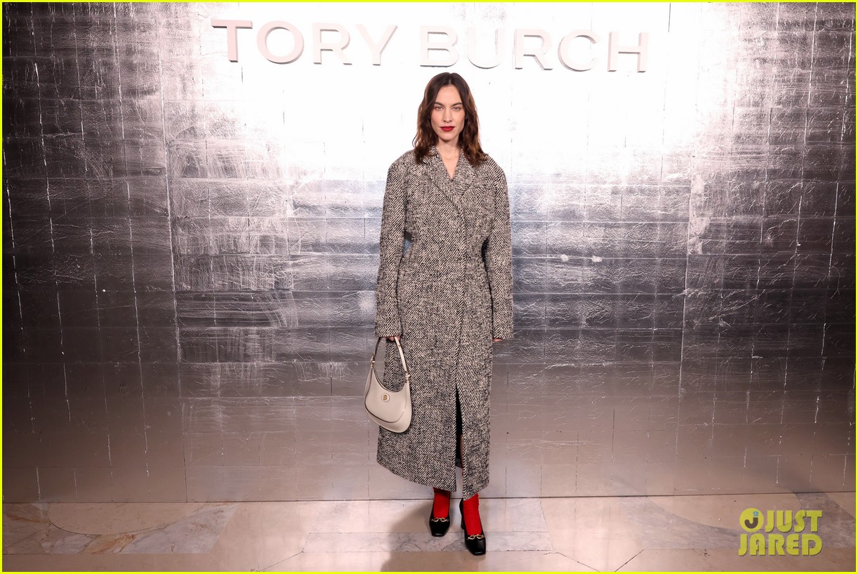 Uma Thurman, Natasha Lyonne, & Awkwafina Check Out Tory Burch's NYFW ...