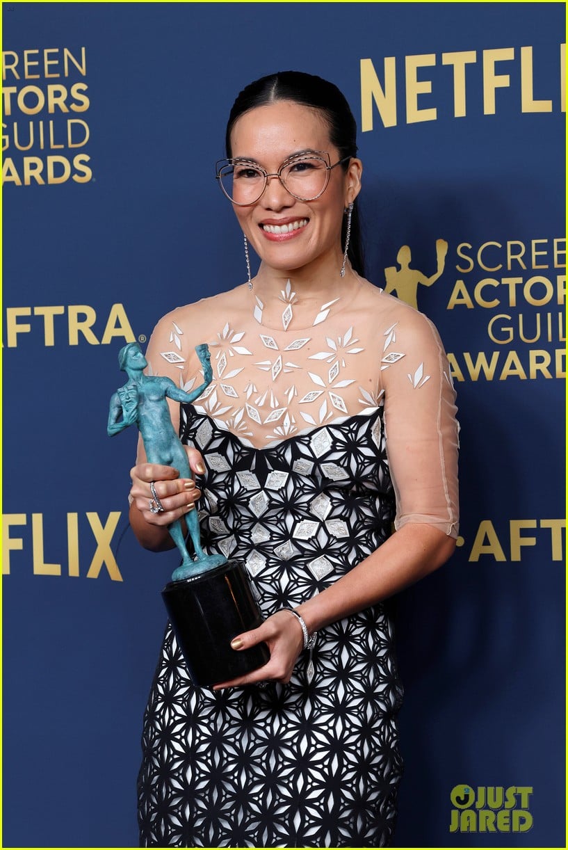 Beef's Ali Wong Has Major Fashion Moment at SAG Awards 2024 Before ...