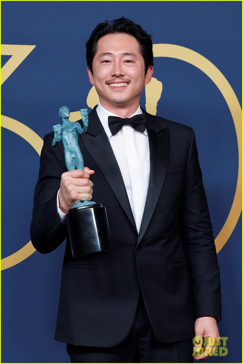 Beef's Ali Wong Has Major Fashion Moment at SAG Awards 2024 Before ...