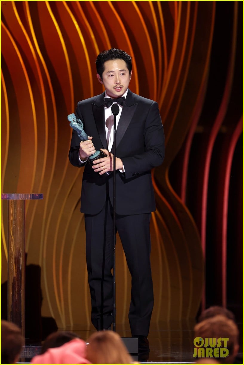 Beef's Ali Wong Has Major Fashion Moment at SAG Awards 2024 Before ...