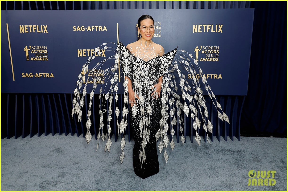 Beef's Ali Wong Has Major Fashion Moment at SAG Awards 2024 Before ...