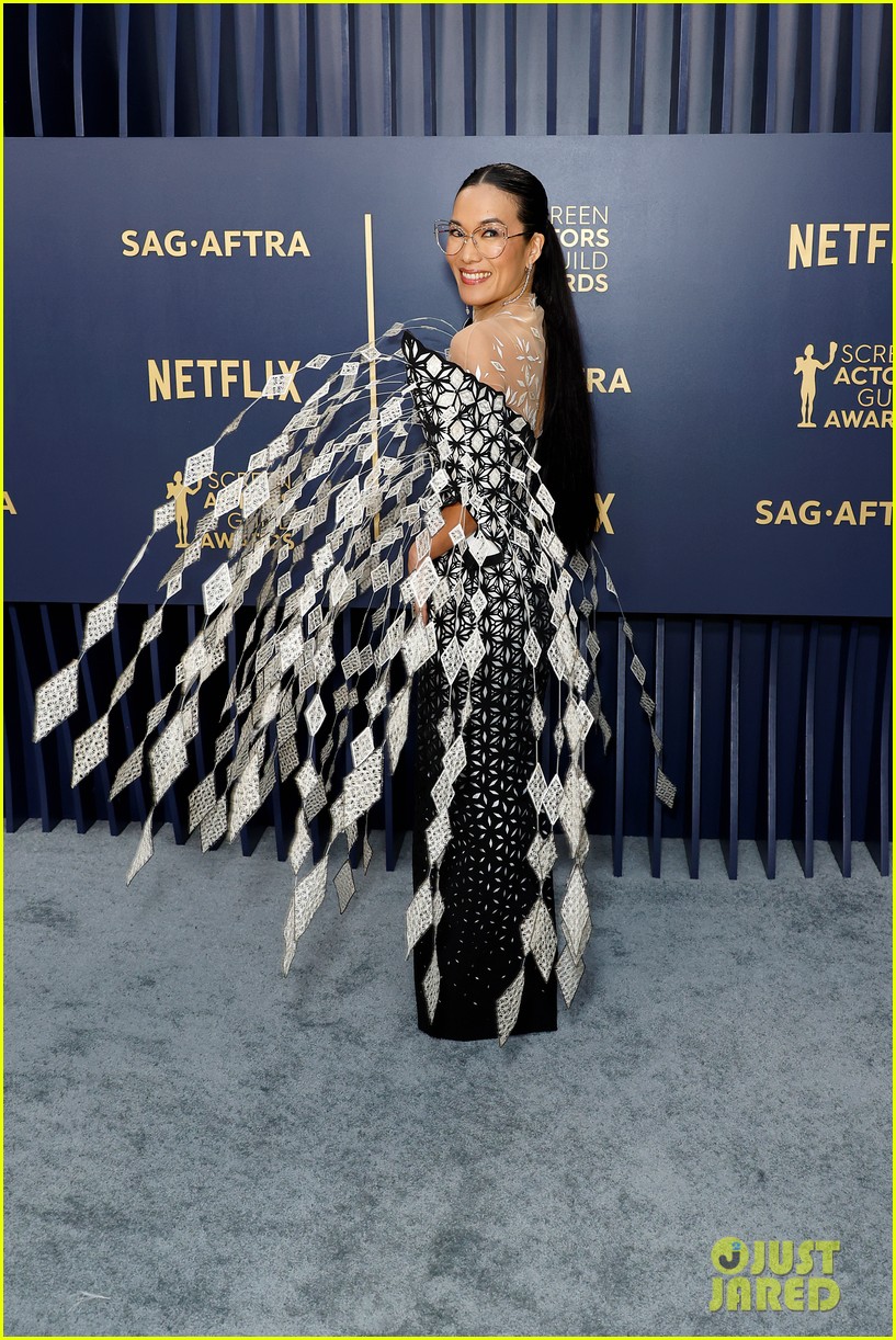 Beef's Ali Wong Has Major Fashion Moment at SAG Awards 2024 Before ...