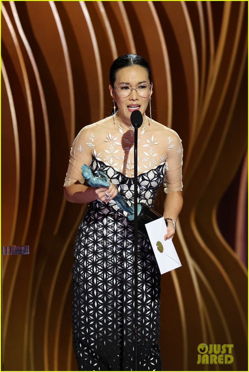 Beef's Ali Wong Has Major Fashion Moment at SAG Awards 2024 Before ...