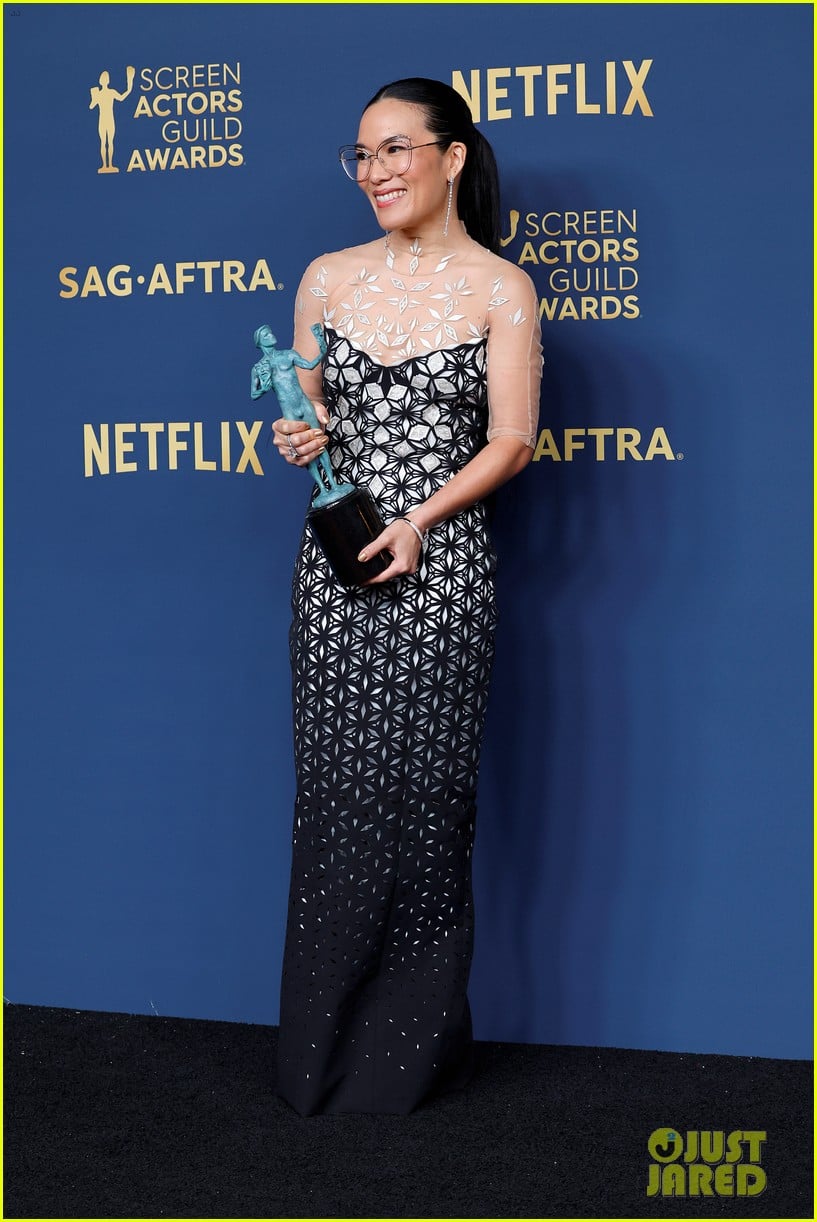 Beef's Ali Wong Has Major Fashion Moment at SAG Awards 2024 Before ...