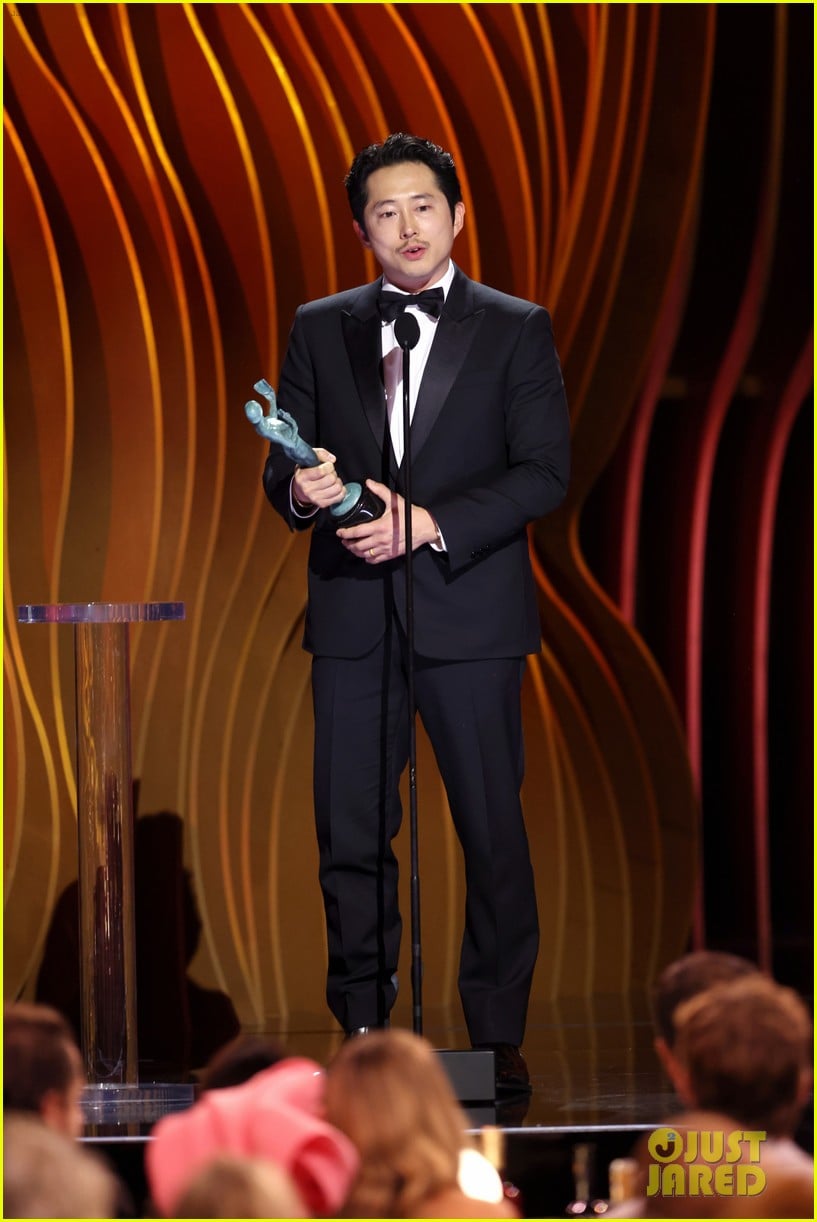 Beef's Ali Wong Has Major Fashion Moment at SAG Awards 2024 Before ...