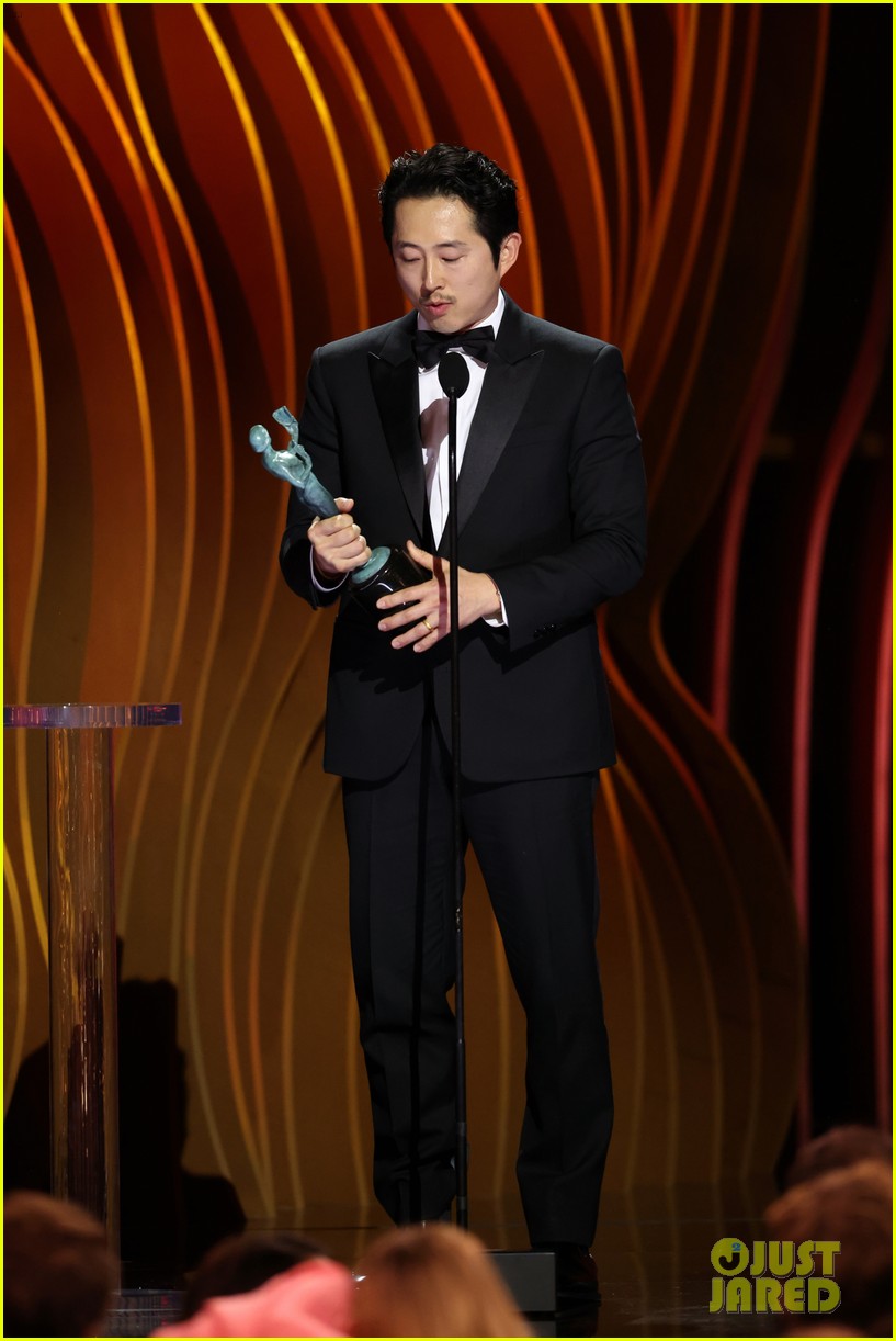 Beef's Ali Wong Has Major Fashion Moment at SAG Awards 2024 Before ...