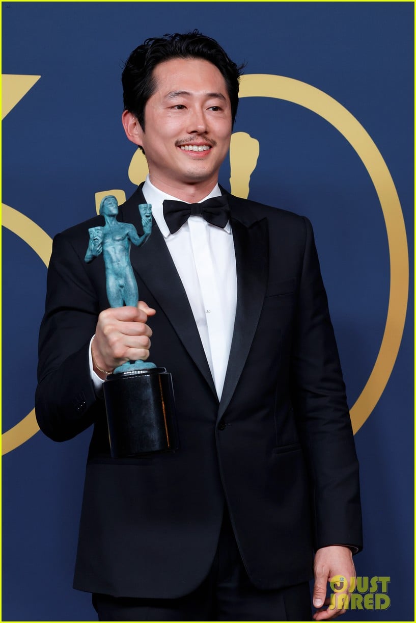 Beef's Ali Wong Has Major Fashion Moment at SAG Awards 2024 Before ...