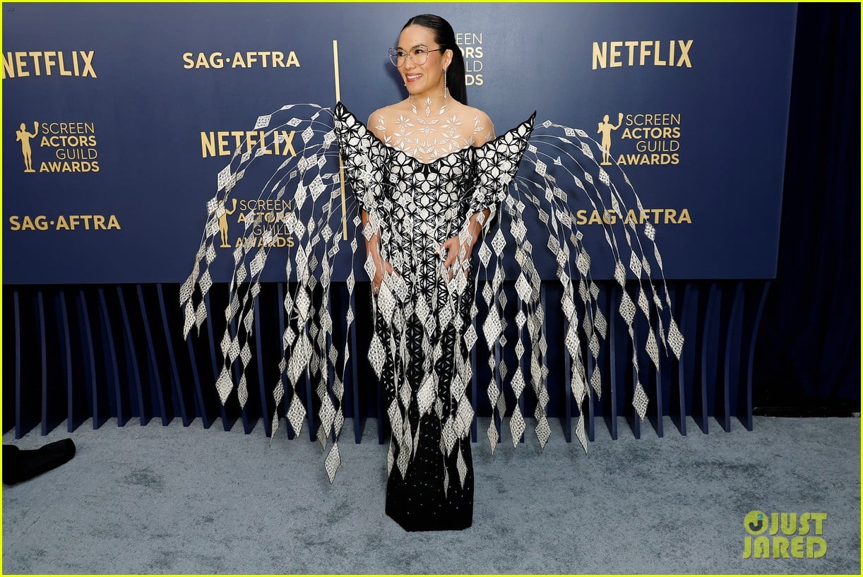 Beef's Ali Wong Has Major Fashion Moment at SAG Awards 2024 Before ...