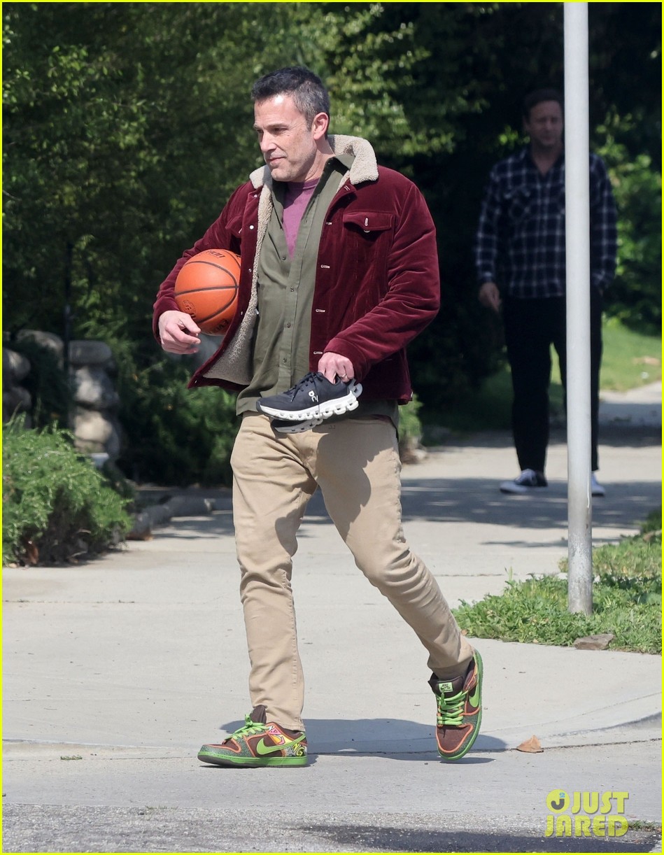 Ben Affleck Carries a Basketball on Set of 'The Accountant 2': Photo ...