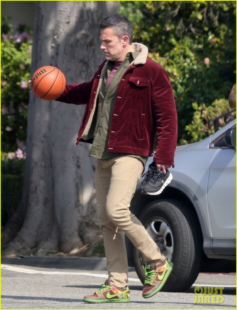 Ben Affleck Carries a Basketball on Set of 'The Accountant 2': Photo ...