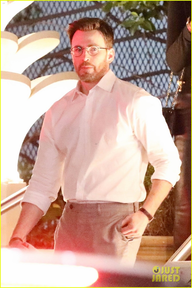 Chris Evans & Wife Alba Baptista Hold Hands Leaving Pre-Oscars Party: Photo 5021770 | Chris ...