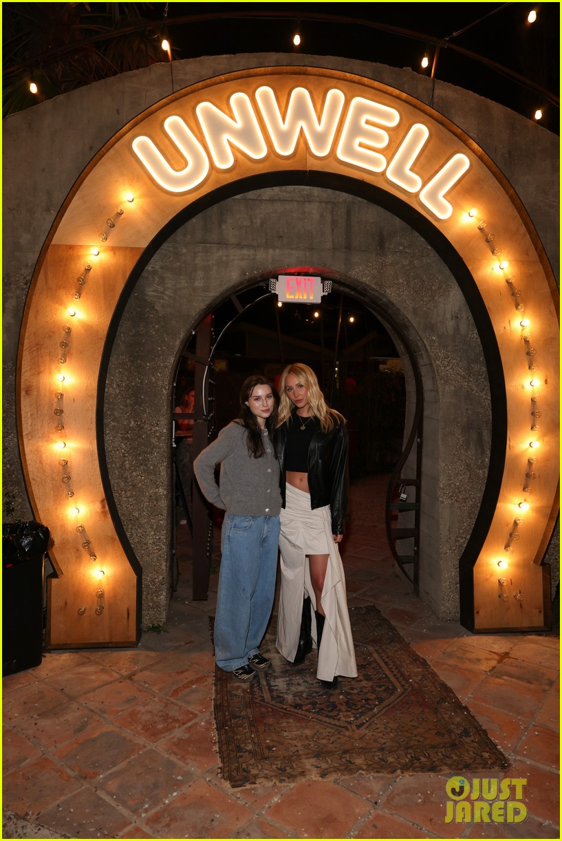 Alix Earle & Boyfriend Braxton Berrios Couple Up at Alex Cooper's ...