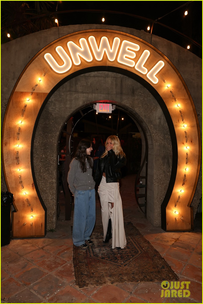 Alix Earle & Boyfriend Braxton Berrios Couple Up at Alex Cooper's ...