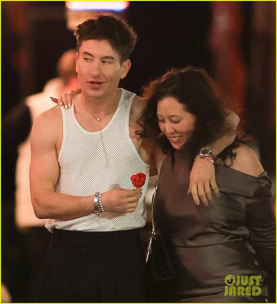 Sabrina Carpenter Wears Barry Keoghan's Jacket While Leaving Vanity ...