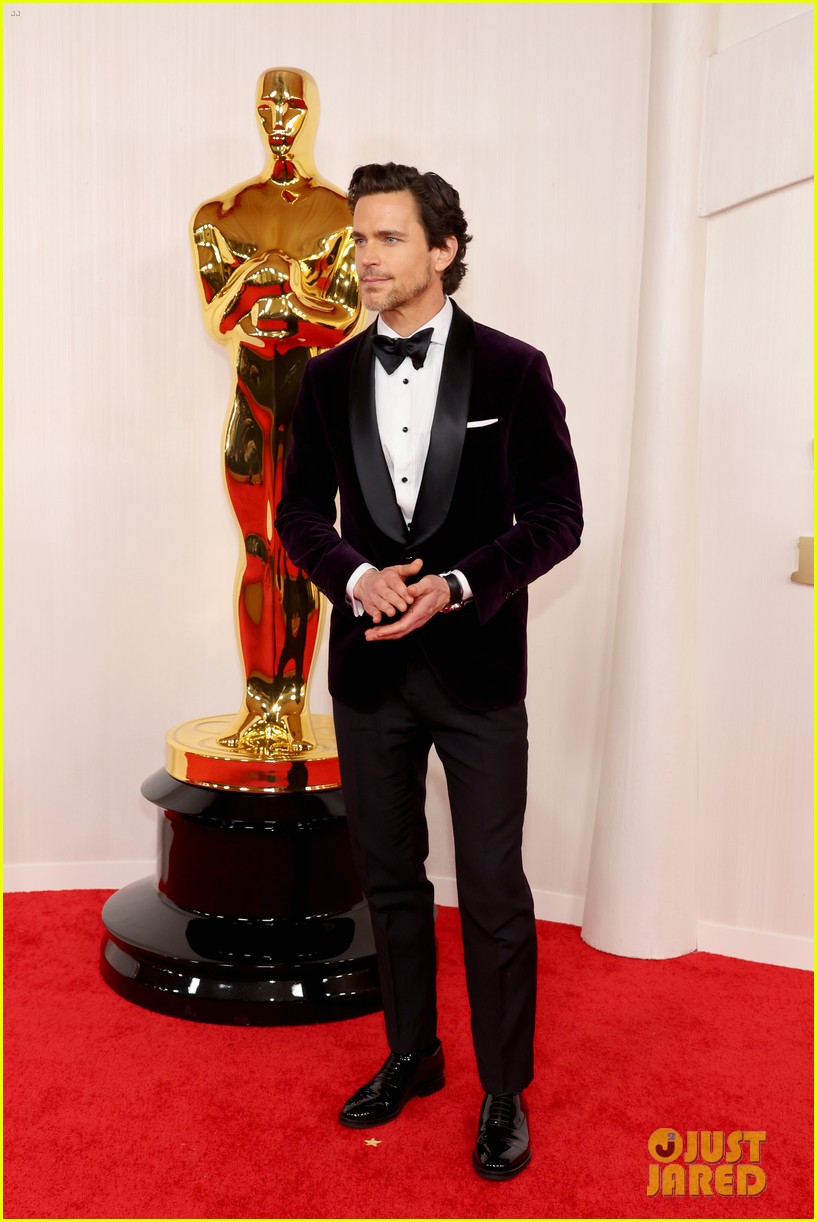 Bradley Cooper & Mom Gloria Arrive at Oscars 2024 Alongside His ...