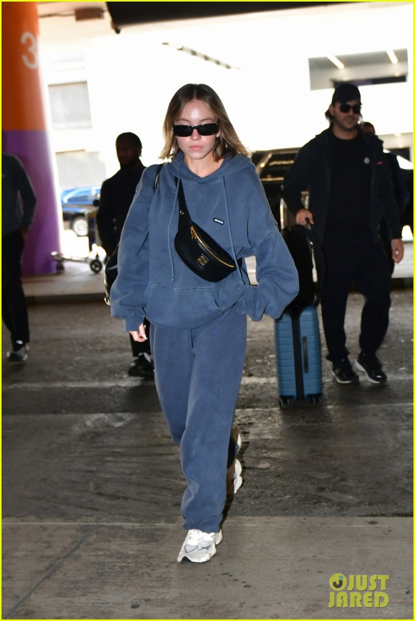 Sydney Sweeney Departs L.A. With Fiancé Jonathan Davino After Oscars ...