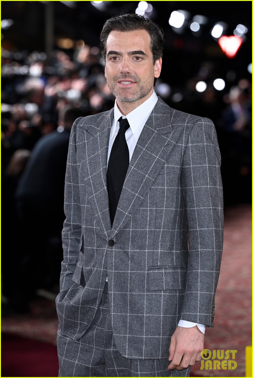 David Beckham & Jason Statham Support Pal Guy Ritchie at UK Premiere of ...