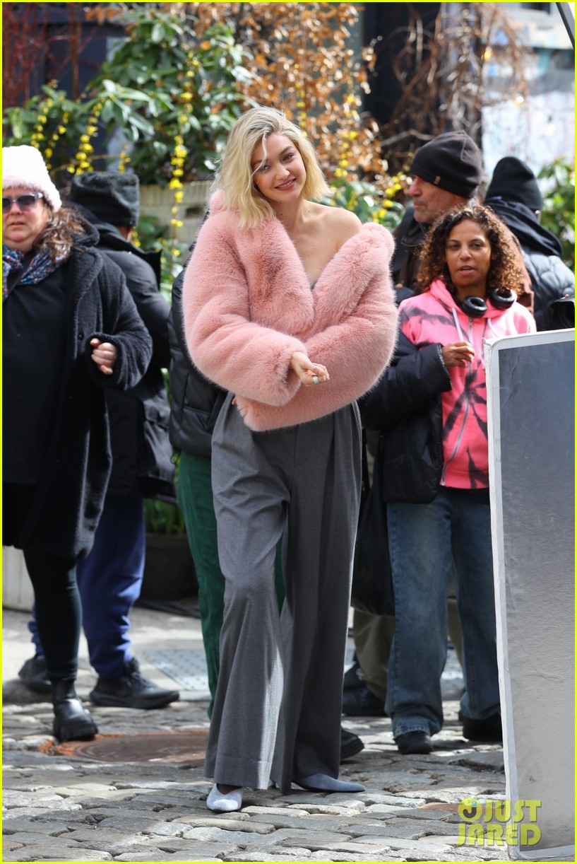 Photo: gigi hadid poses on taxi maybelline commercial in nyc 83 | Photo ...
